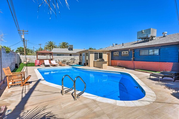 Las Vegas Getaway W/ Patio & Grill: ~3mi To Strip! - Las Vegas, NV