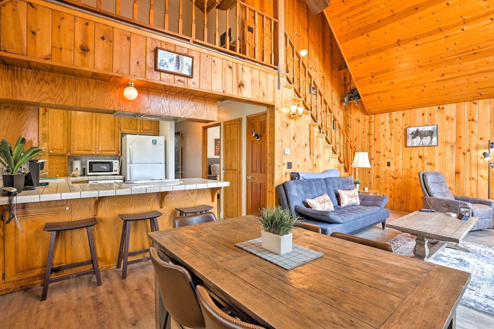 A-frame Cali Cabin W/ Unobstructed Valley Views! - Running Springs, CA