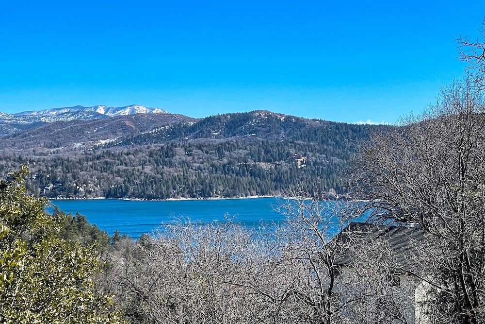 Stunning Lake Arrowhead Cabin W/ Lake Views! - Lake Arrowhead, CA