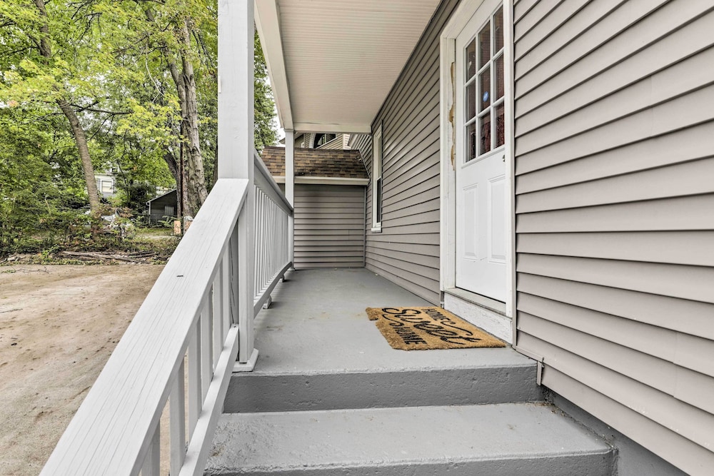 Cozy Springfield Apartment, Close To Parks! - Springfield, MA