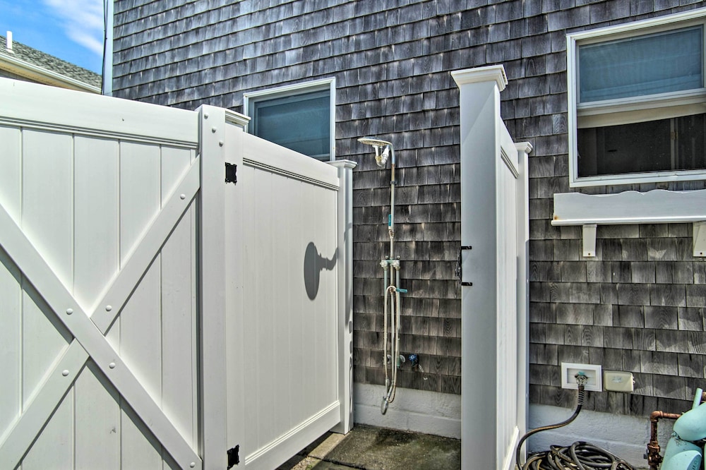 2 Decks + Beach Access: Oceanfront Getaway! - Marshfield, MA