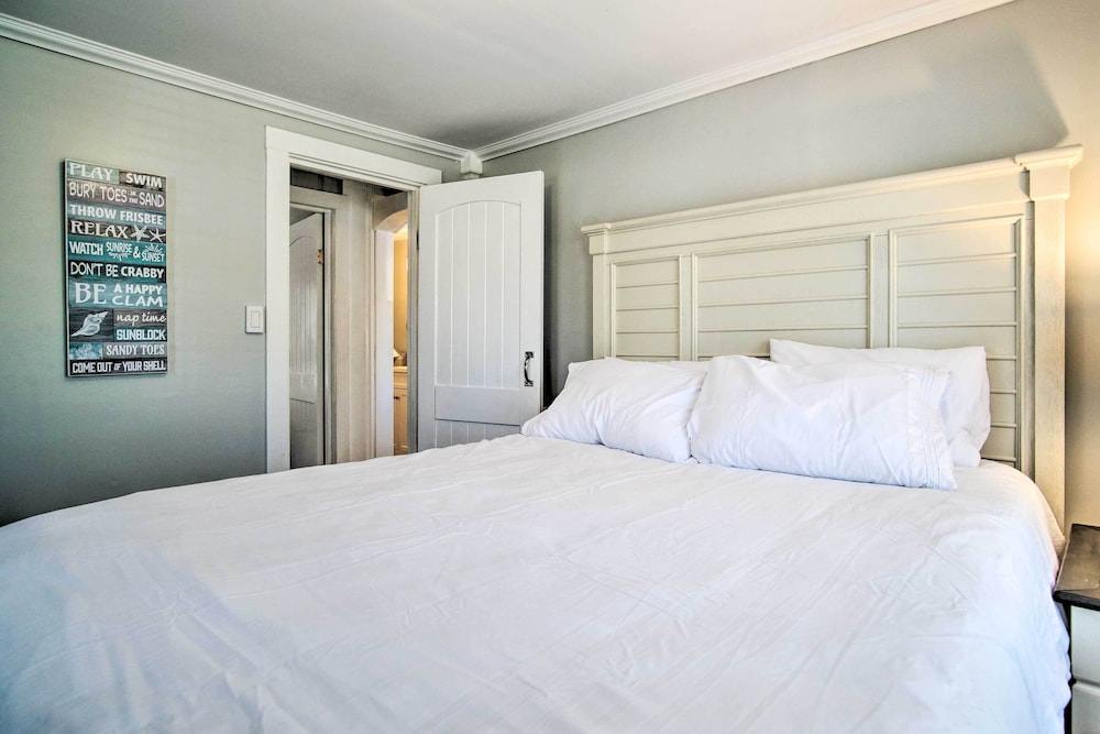 Wareham Cottage W/ Deck, Walk To Swift's Beach - Massachusetts