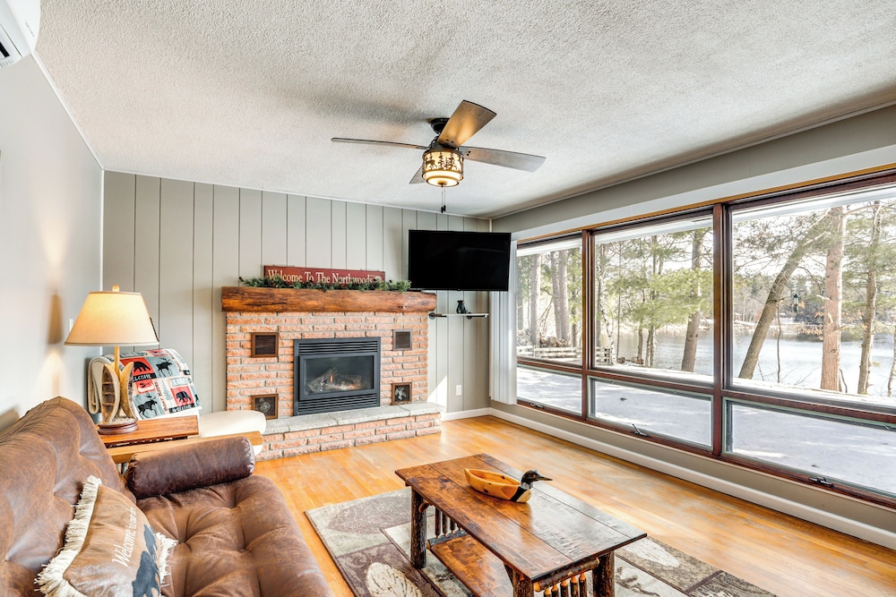 Dock + Fire Pits: Lakefront Retreat In Eagle River - Eagle River, WI