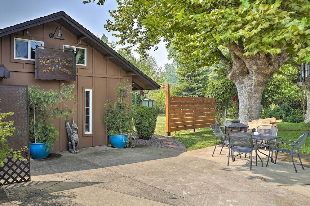 Modern Entertainment Getaway Off Sacramento River! - Redding, CA