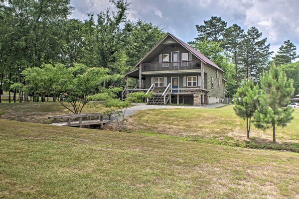 Guntersville Cabin W/ Fire Pit & Covered Porch - New Hope, AL