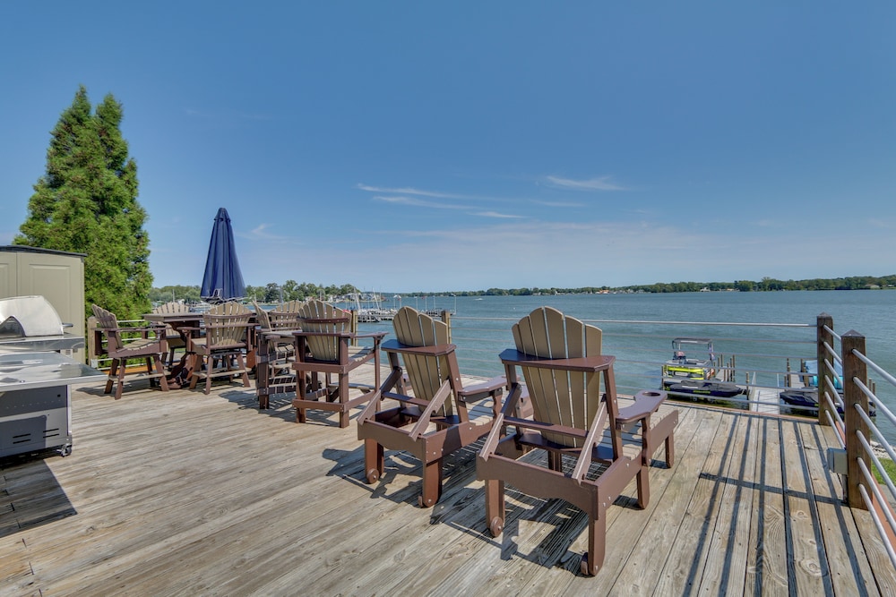 Lakefront Home W/ Rooftop Deck, Grill, Games! - Buckeye Lake, OH