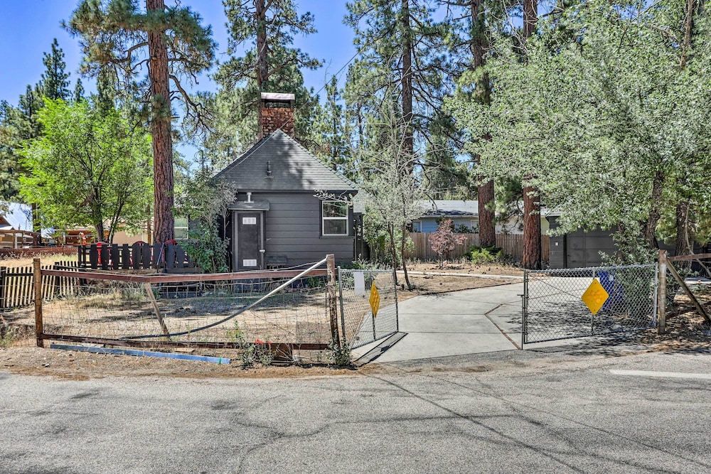 2 Mi To Big Bear Lake: Cabin W/ Game Room - Big Bear, CA