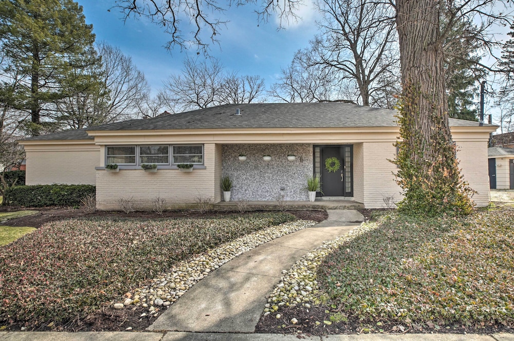 Home W/ Office + Yard: 25 Mi To Downtown Chicago! - Wheaton