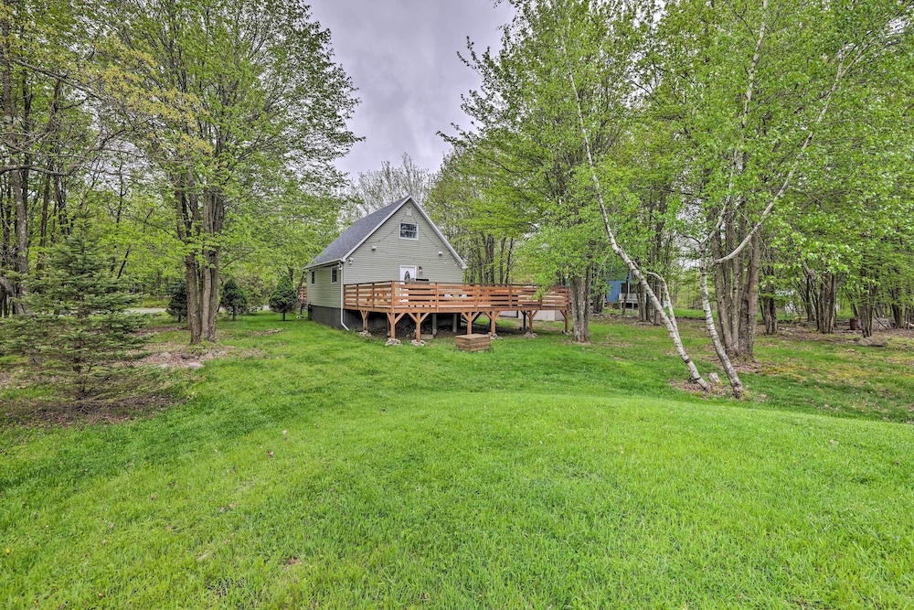 Near Lakes & Resorts: Pet-friendly Long Pond Abode - Mount Pocono, PA