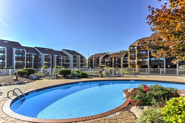 Waterfront Port Clinton Condo W/ Pool Access! - Put-in-Bay, OH