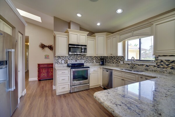 Lakewood Park Retreat On Fairway - 4 Mi To Beach! - Fort Pierce, FL