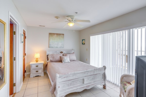 Cozy Lakefront Middle Bass Retreat W/ Balcony - Put-in-Bay, OH