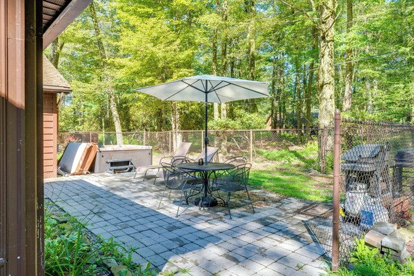 3 Mi To Slopes! Hot Tub Haven Near Lake Harmony - Lake Harmony, PA