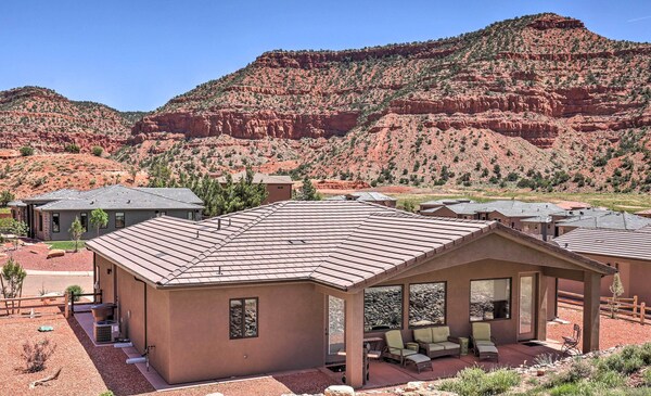 Day Trip To Zion: Home W/ Fire Pit & Pool Access - Kanab, UT