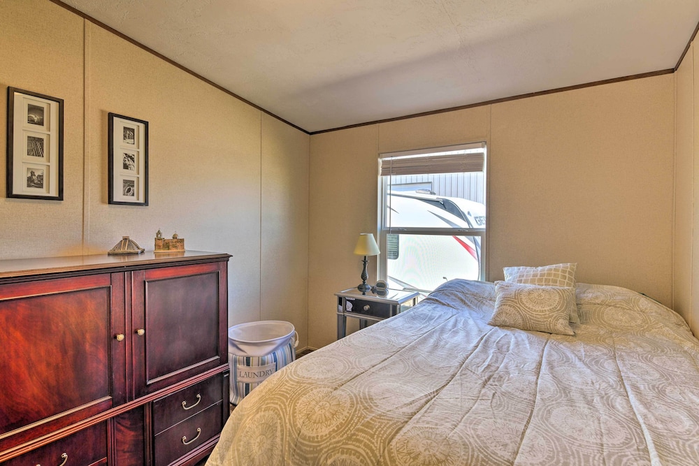 Quaint Port O'connor Home - 3 Mi To Beach! - Port O'Connor, TX