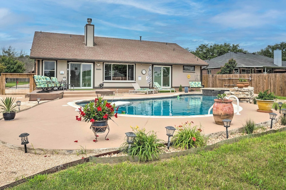 Hot Tub, Pool, & Fire Pit: Gorgeous Hutto Home - Georgetown, TX