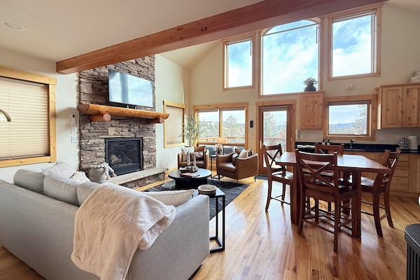 Updated & Spacious Lodge In Heart Of Estes Park! - Estes Park, CO