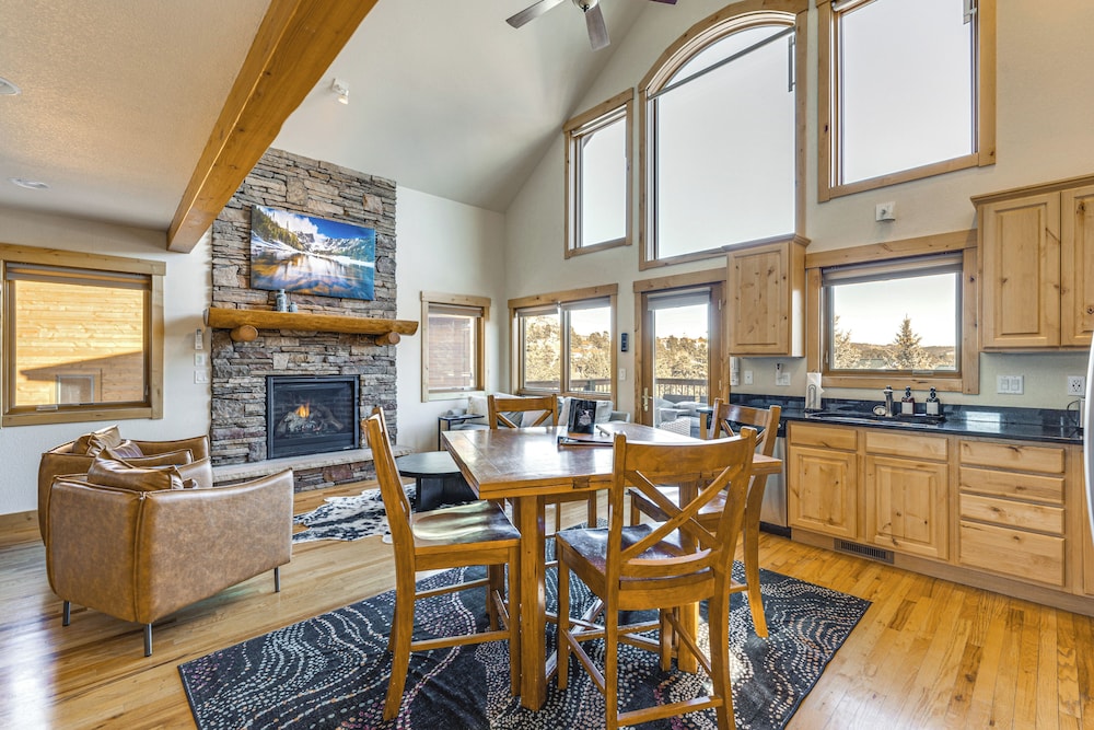 Updated & Spacious Lodge In Heart Of Estes Park! - Estes Park, CO