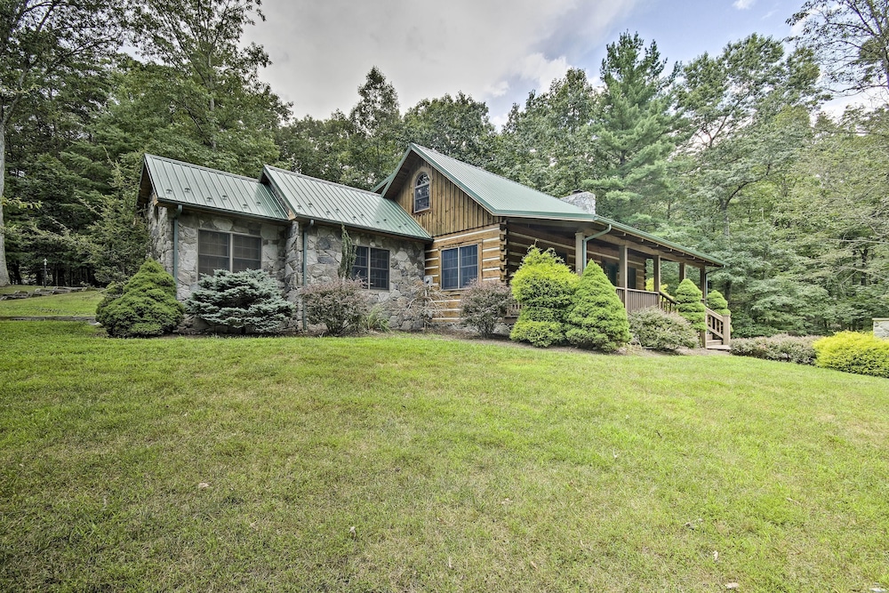 Creekside Berkeley Springs Cabin On 35 Acres! - West Virginia