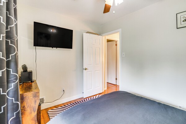 'Hidden Paradise' On 5 Acres W/ Hot Tub & Deck! - St. Louis, MO