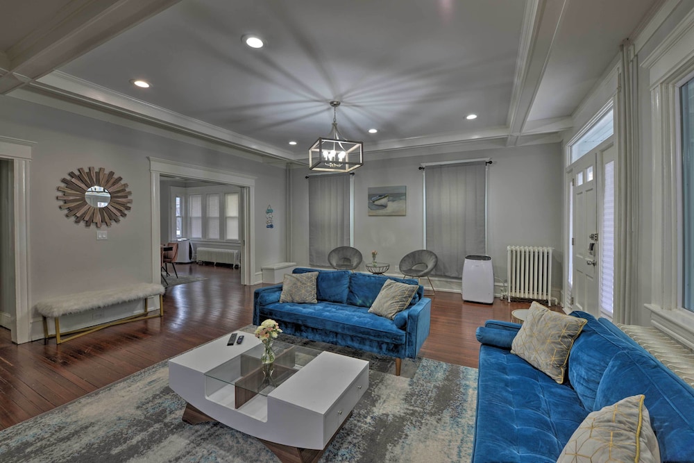 Beautifully Renovated Beach House W/ Fenced Patio! - Atlantic City, NJ