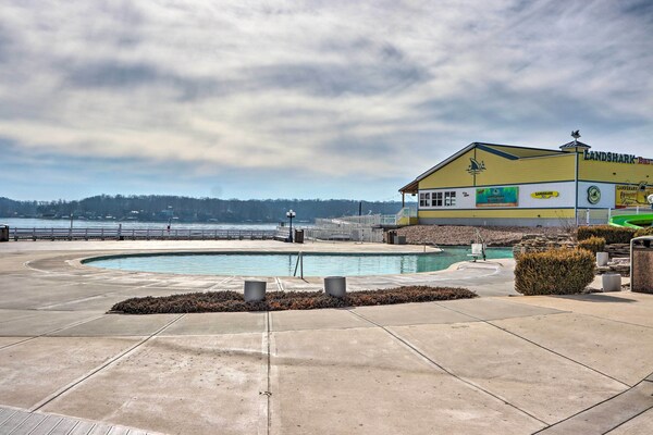 Pools, Water Park! Margaritaville Resort Home - Sunrise Beach, MO