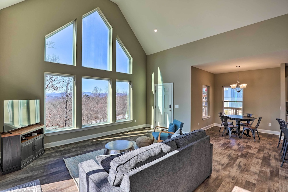 Charming Retreat W/ Mtn Views: Walkable Location! - Asheville, NC