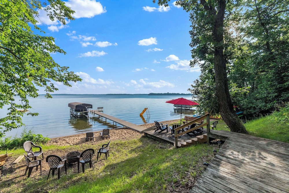 Sandy Beach Family Getaway W/ Fire Pit & Deck! - Lake Carlos, Alexandria