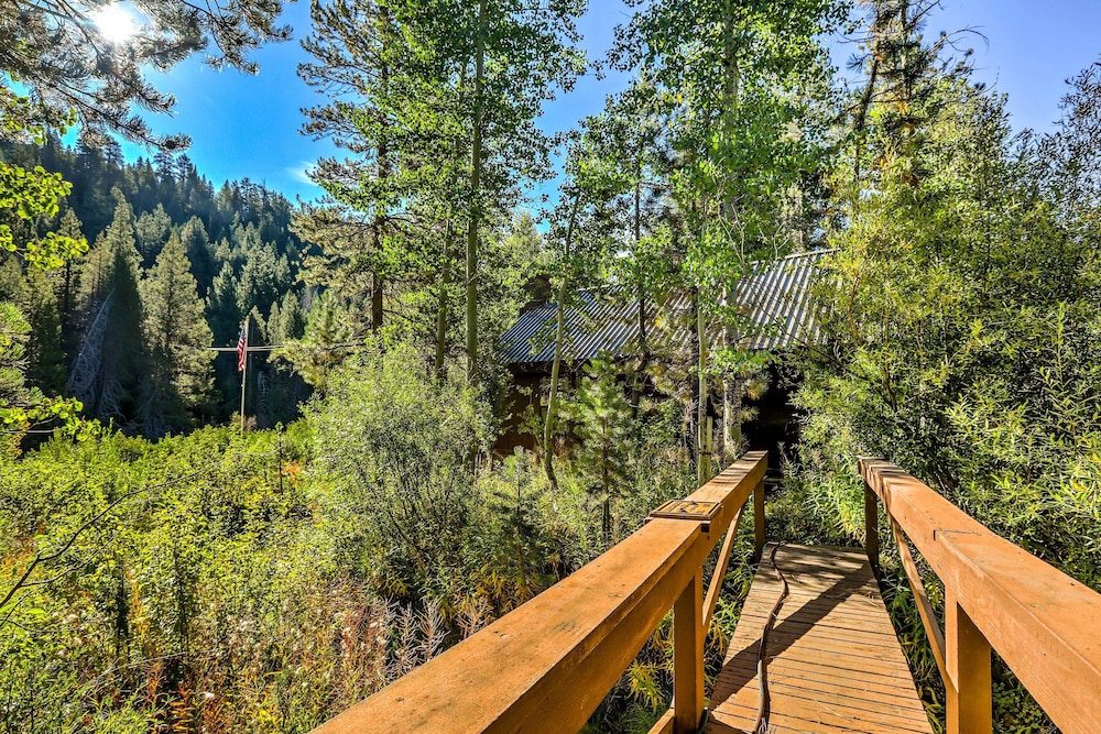 Rustic Riverfront Truckee Cabin W/ Gas Grill! - Lake Tahoe