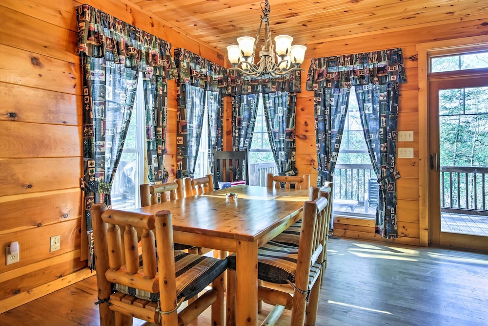 Lakefront South Carolina Abode W/ Deck & Boat Dock - Lake Hartwell