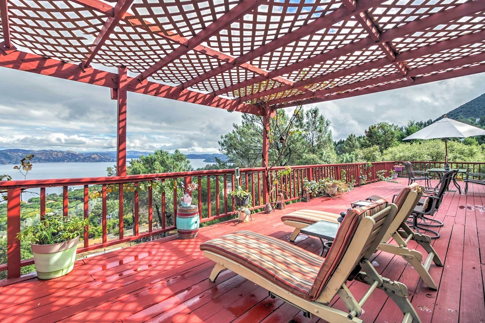 Spacious Kelseyville Home W/ Large Lakefront Deck! - Clear Lake State Park, Kelseyville