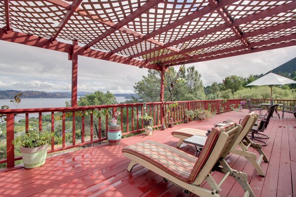 Spacious Kelseyville Home W/ Large Lakefront Deck! - Russian River, CA