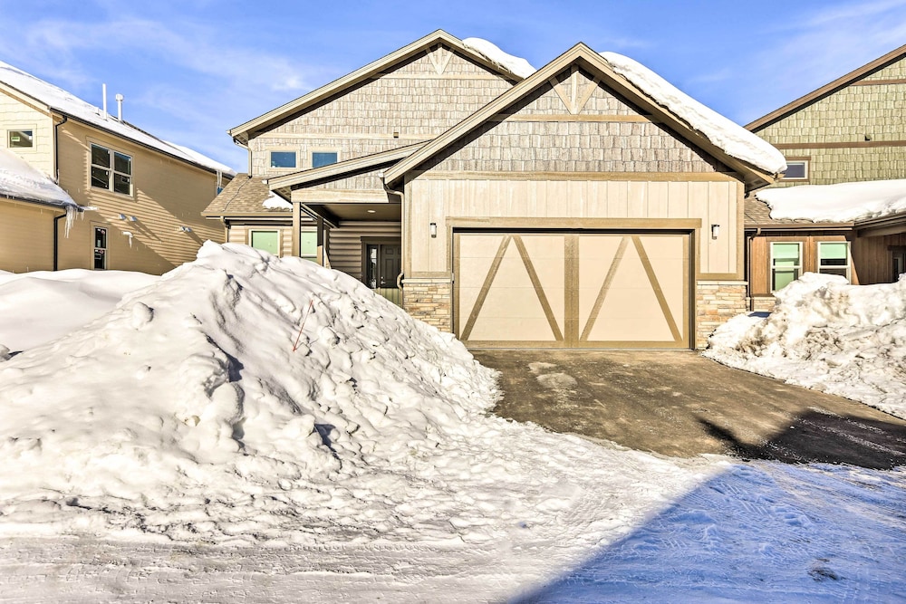 Hike & Ski: Stunning Home W/ Hot Tub In Granby! - Granby, CO