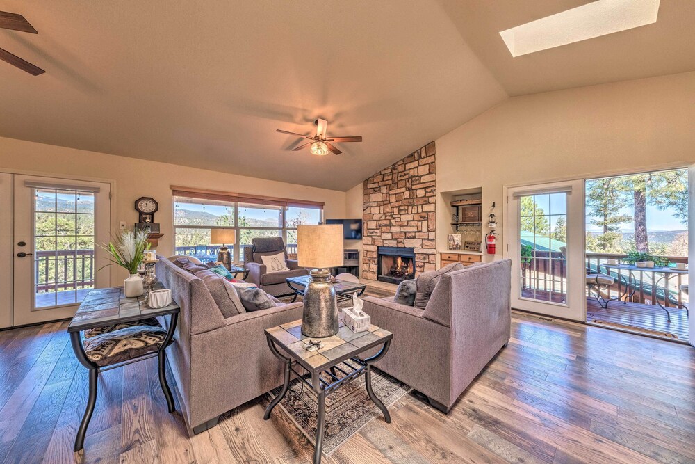 'Winnie's Cabin' Ruidoso Retreat: Deck + Mtn Views - Ruidoso, NM