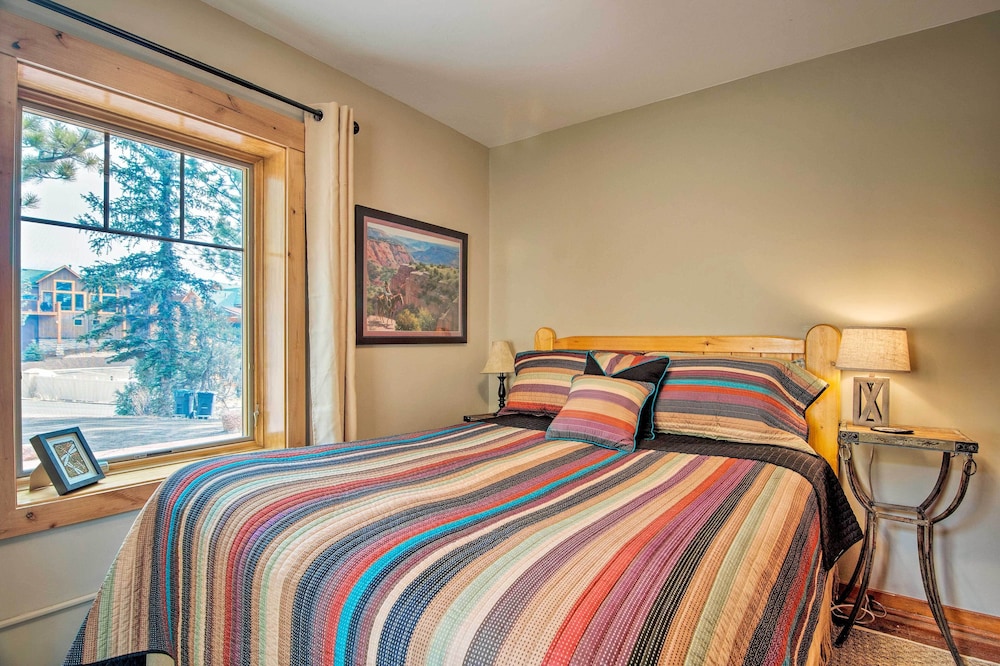 Charming Estes Park Cabin W/ 2 Private Patios! - Estes Park, CO