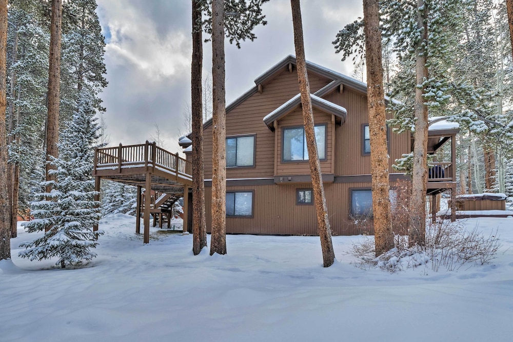 Private Hot Tub + Deck: Breckenridge Abode! - Breckenridge, CO