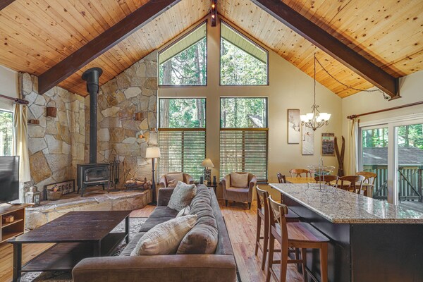 Cabin W/ Deck & Fire Pit In Blue Lake Springs! - Murphys, CA