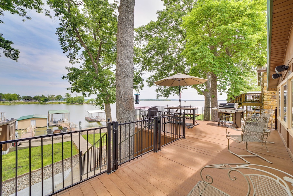 Boat Dock + Lake Access: Grove Vacation Rental! - Grove