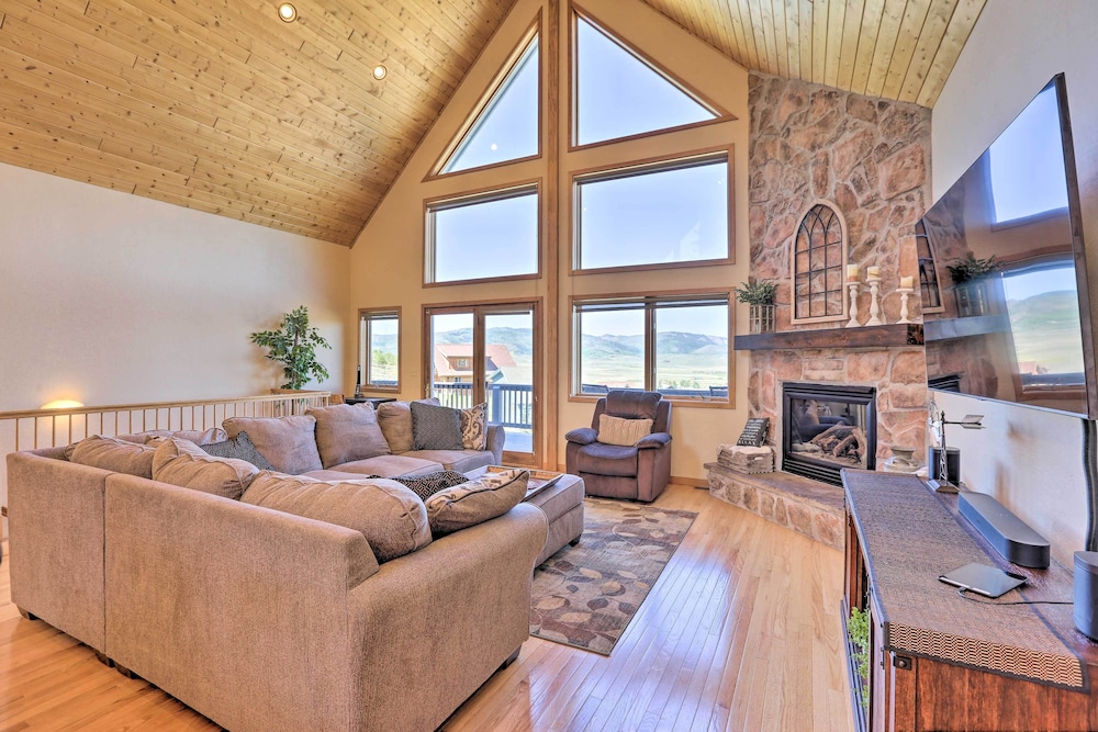 Ski + Bike: Home W/ Deck & Hot Tub In Granby! - Granby, CO