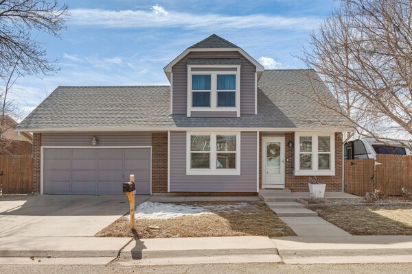 6 Mi To Dtwn: Arvada Home W/ Hot Tub & Yard - Denver, CO
