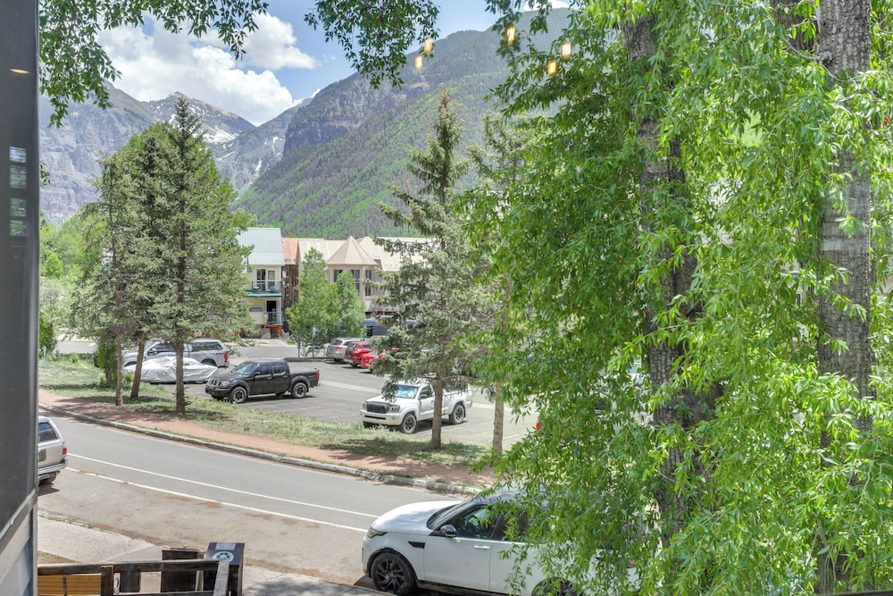 Telluride Condo: Walk To Lift, Bear Creek, & More! - Telluride, CO