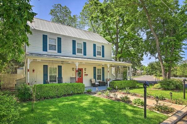 Grand Fredericksburg Retreat - Walk To Main St! - Fredericksburg, TX