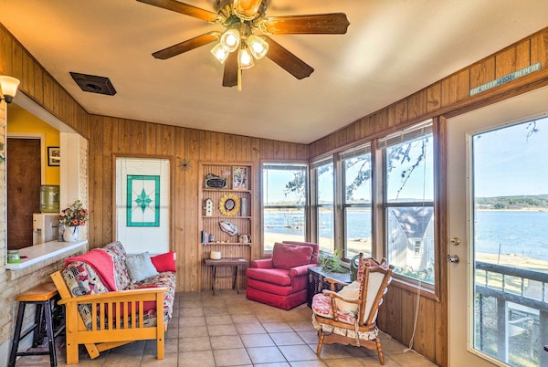 Tow Retreat On Lake Buchanan W/ Dock & Kayaks! - Lake Buchanan, TX