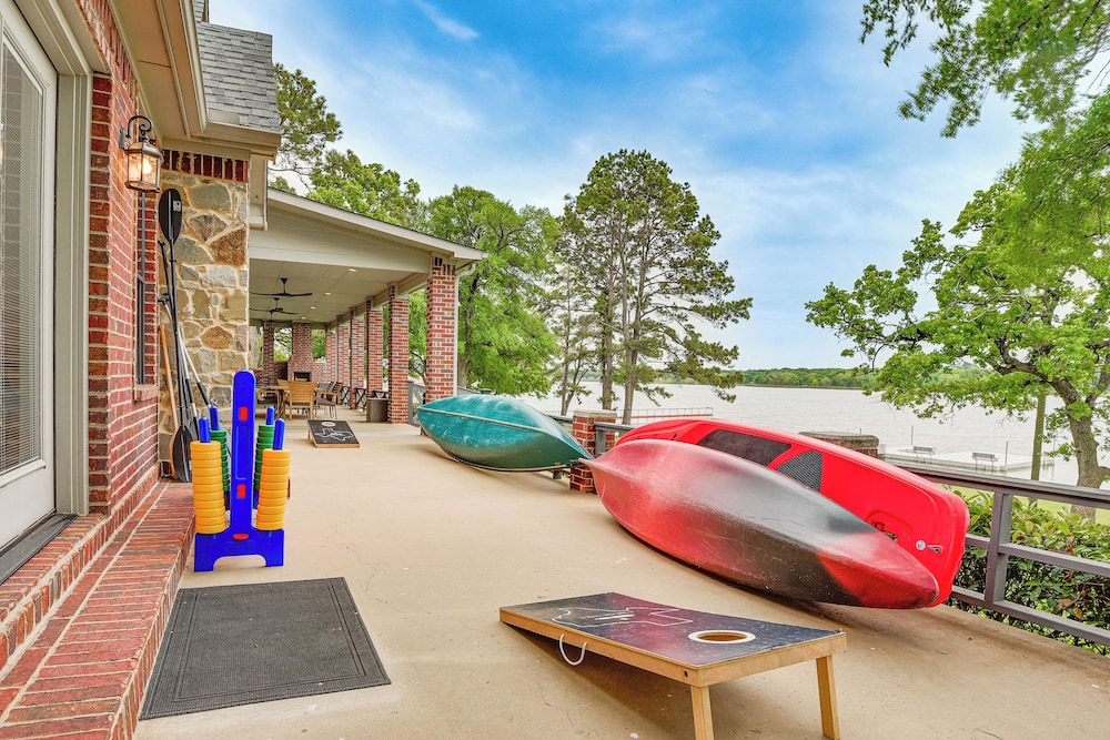 Dock & Game Room: Alvarado Lake Getaway! - Joshua, TX