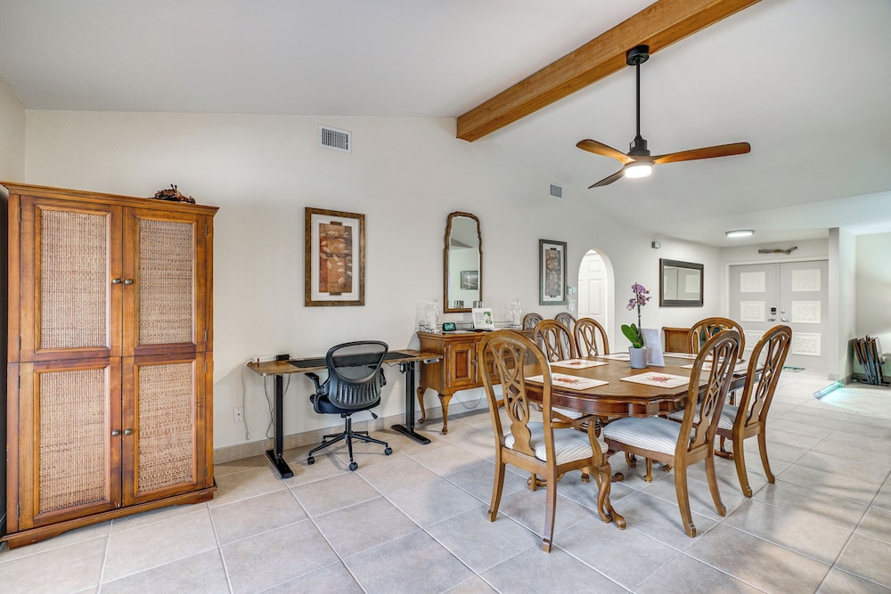 4 Mi To Beach: Coastal Cape Coral Home - Sanibel, FL