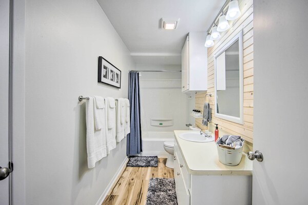 Longview Vacation Rental Home: 4 Mi To Dtwn - Longview, TX