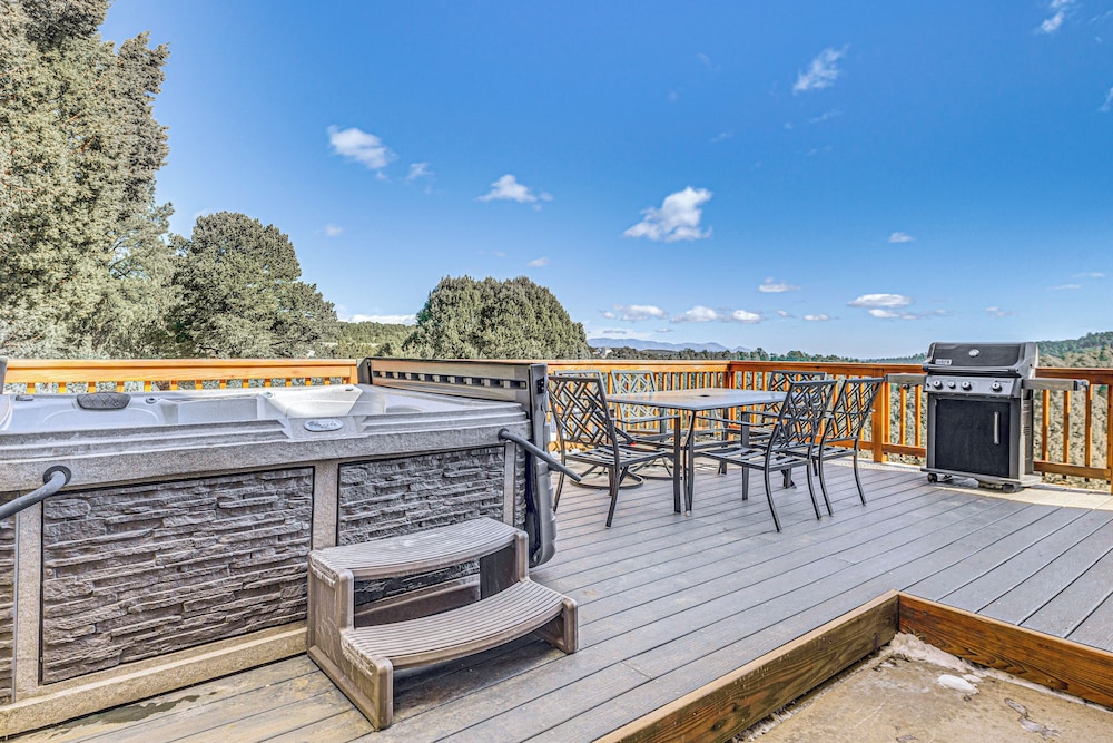 Modern Mtn Home W/ Sports Court, Near Alto Lake! - Ruidoso, NM