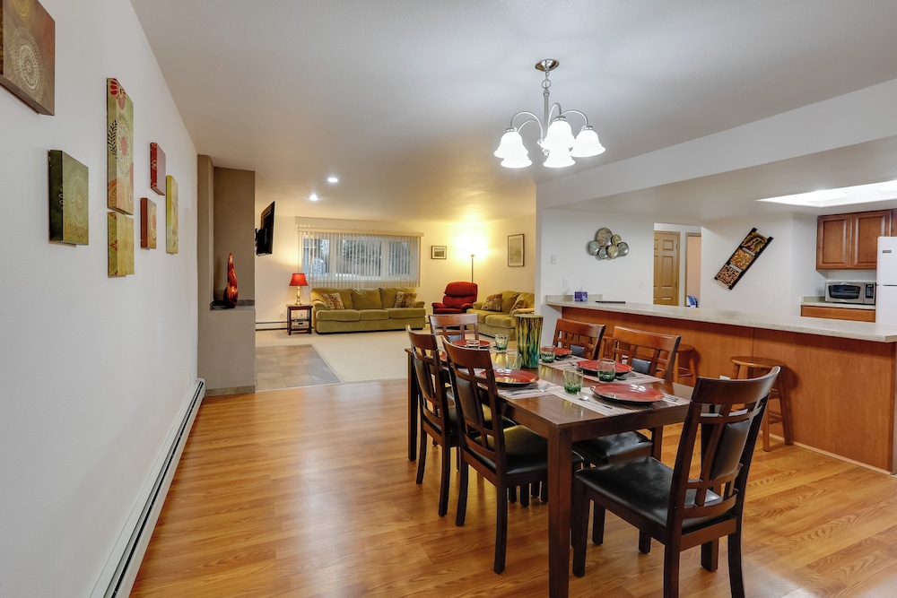 Fairbanks Alaskan Abode ~ 1 Mile To Pioneer Park! - Fairbanks, AK