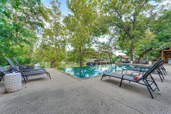 4-season Boathouse, Hot Tub! Guadalupe River Oasis - ZDT's Amusement Park, Seguin