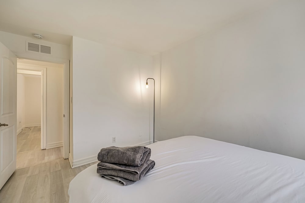 Trendy Birmingham House W/ Laundry Amenities! - Royal Oak, MI